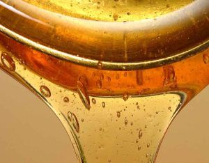 Med odlično djeluje na kožu lica i tijela