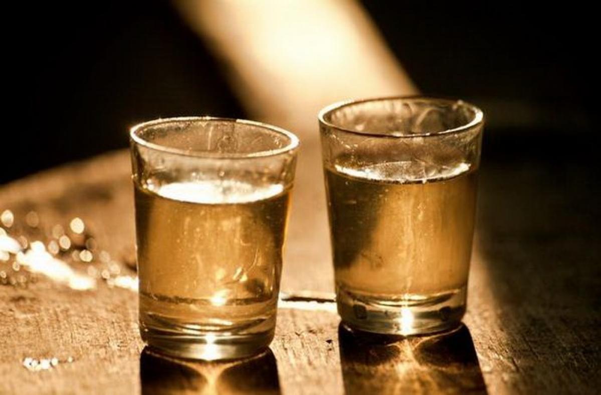 Rakija kao lijek uspješno pomaže kod mnogih tegoba kao što su...